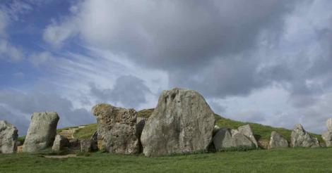 West Kennet Long Barrow Walk: near Avebury, Wiltshire